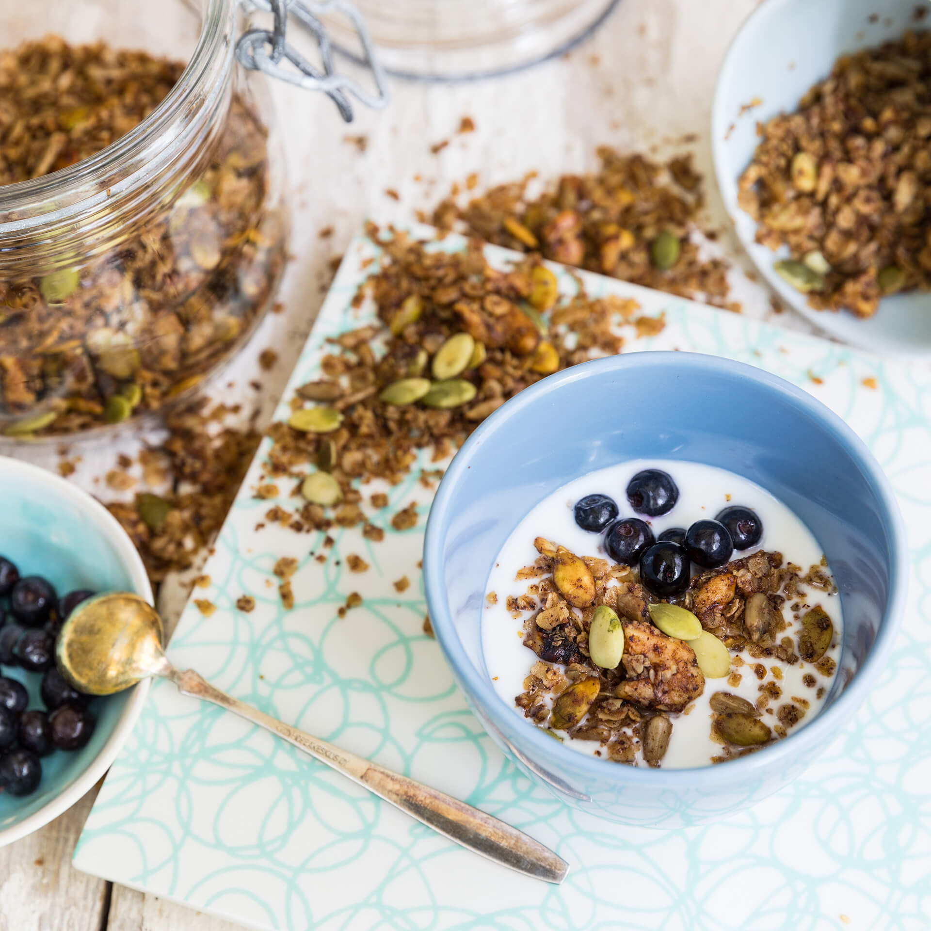 SteviaSweet | Crispy granola with rolled oats and walnut
